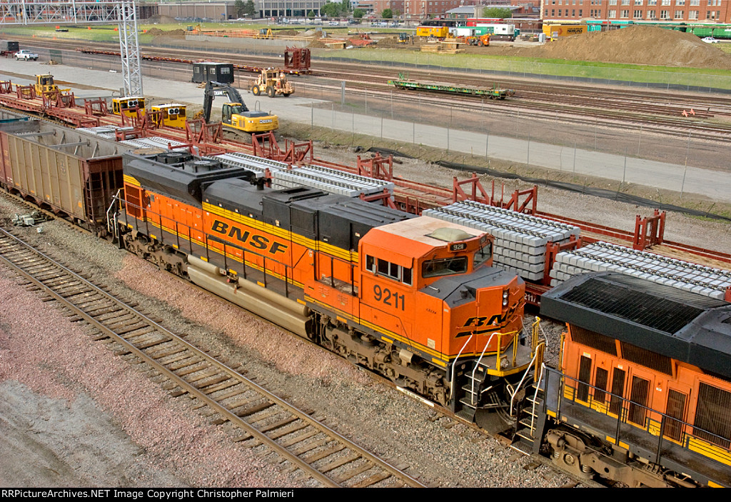 BNSF 9211 on E-SCACRM0-02